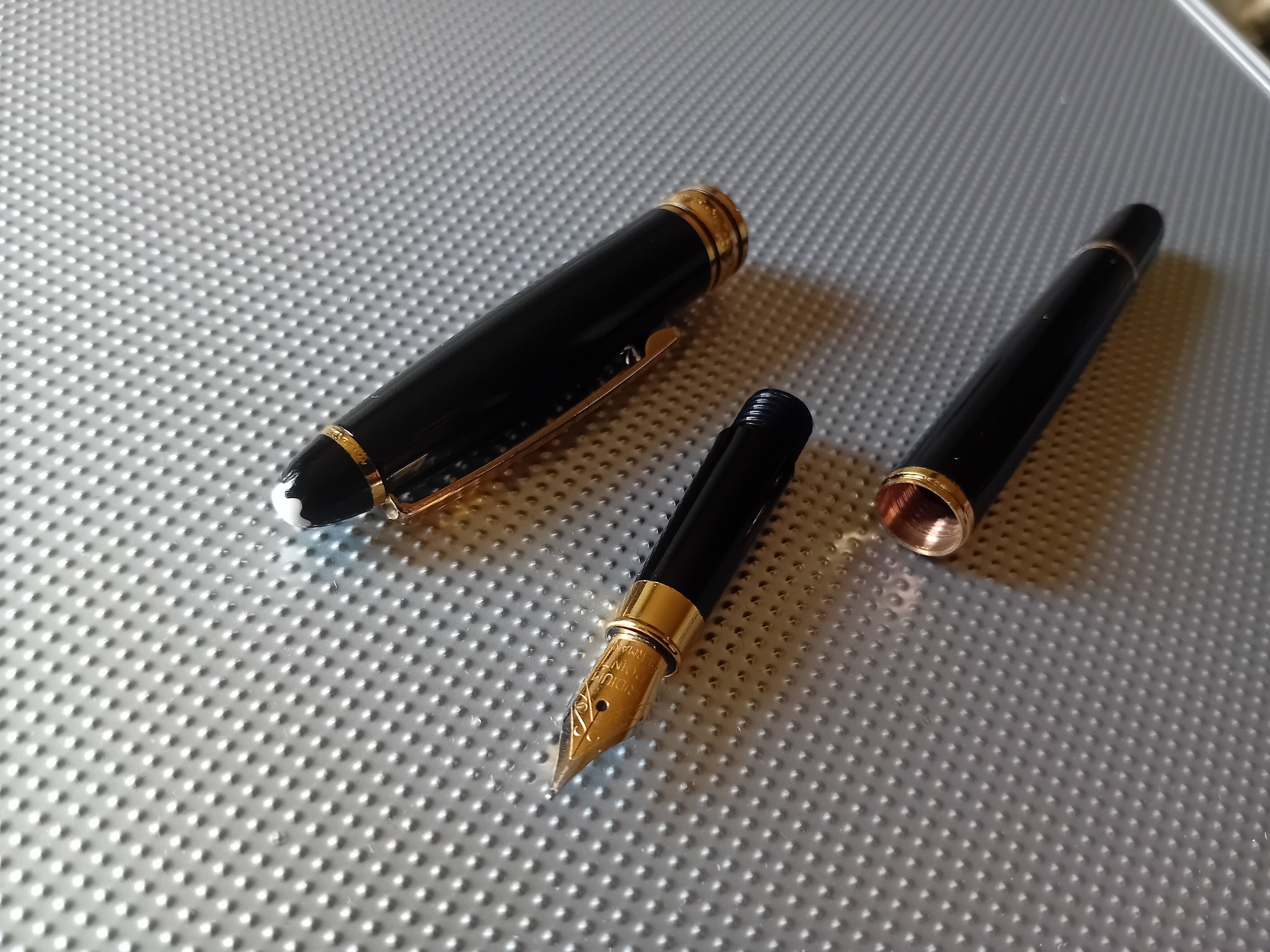 Fountain Metal Pen Black With Gold Ring and Clip Has a New Original ...