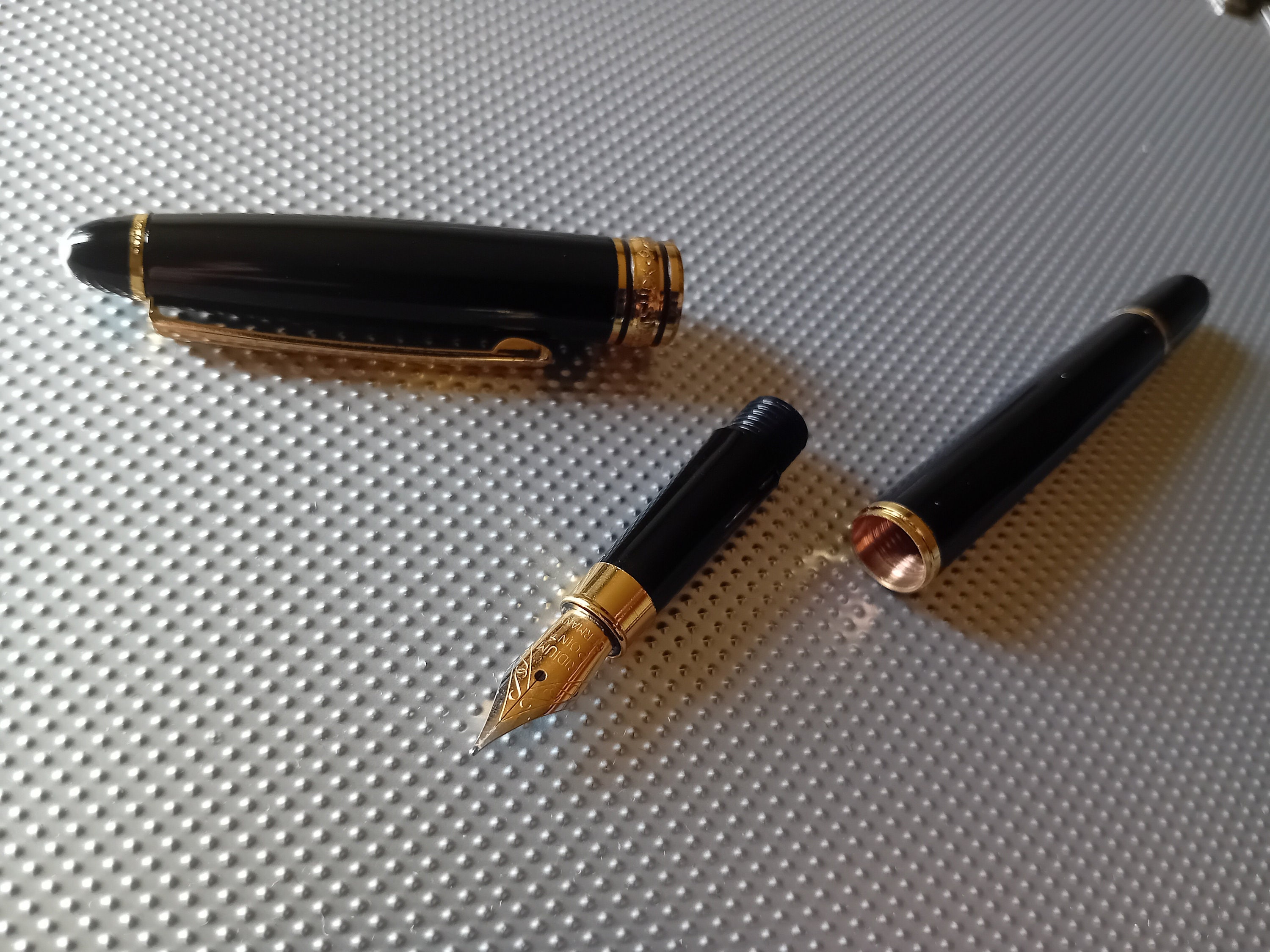 Fountain Metal Pen Black With Gold Ring and Clip Has a New Original ...