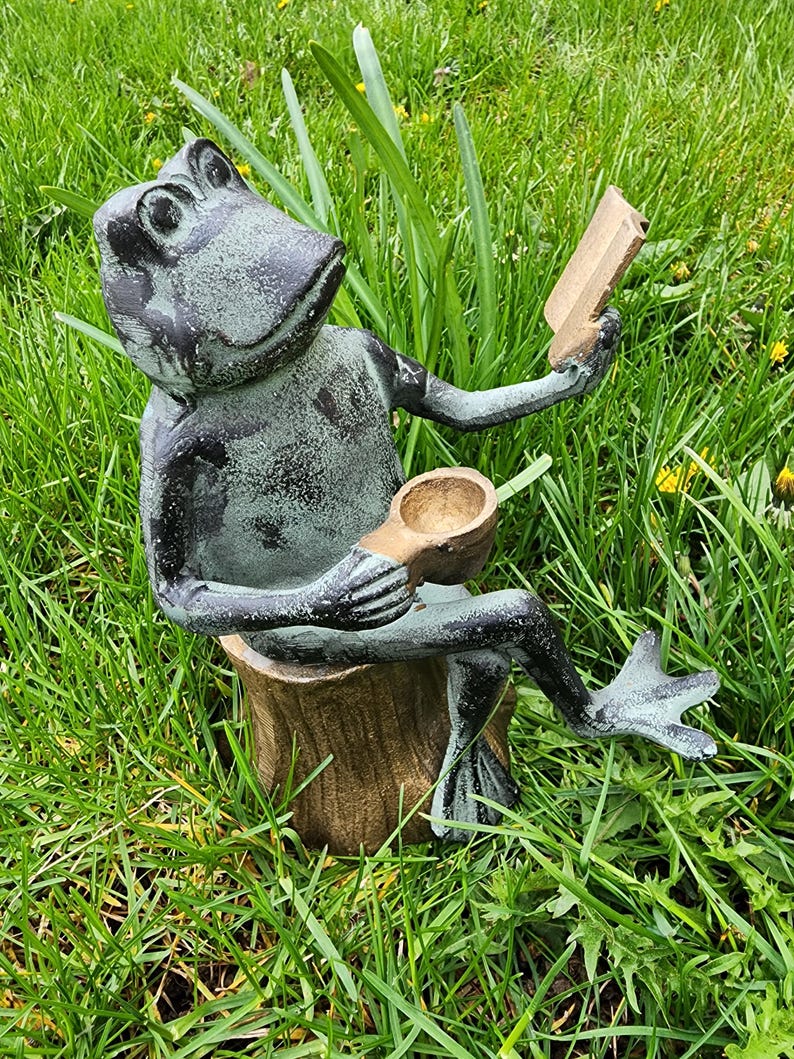 Frog Yard Statue Metal, Whimsical Outdoor Garden Decor on Stump, Unique ...