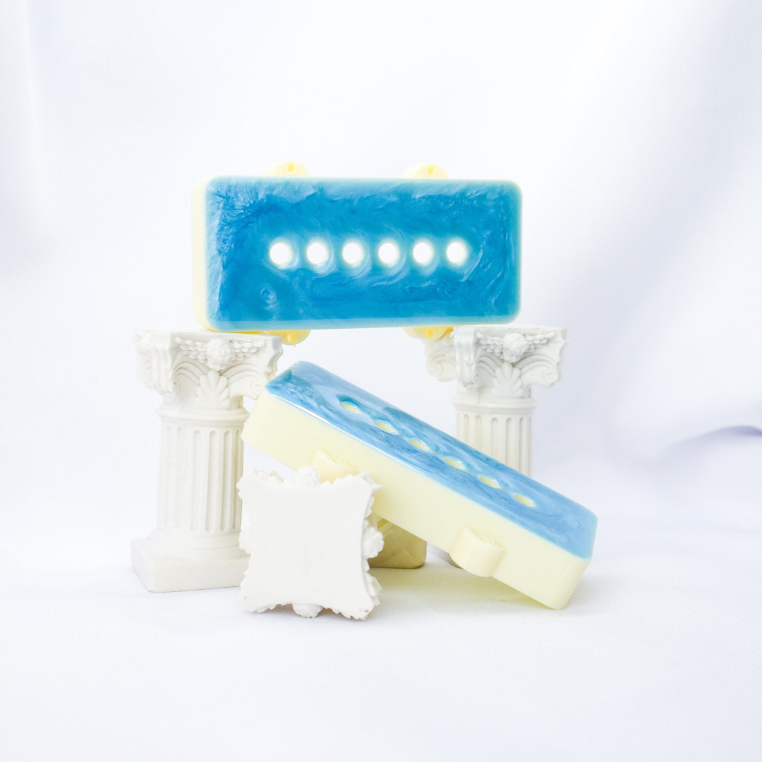 1 OF 1 CUSTOM JAZZMASTER Pickup Cover Blue Sparkle Resin/cream pair - Etsy