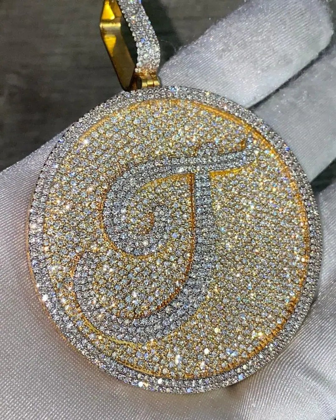 Fully Iced Out Custom Circle Pendant VVS1 Moissanite Diamond Pendant ...