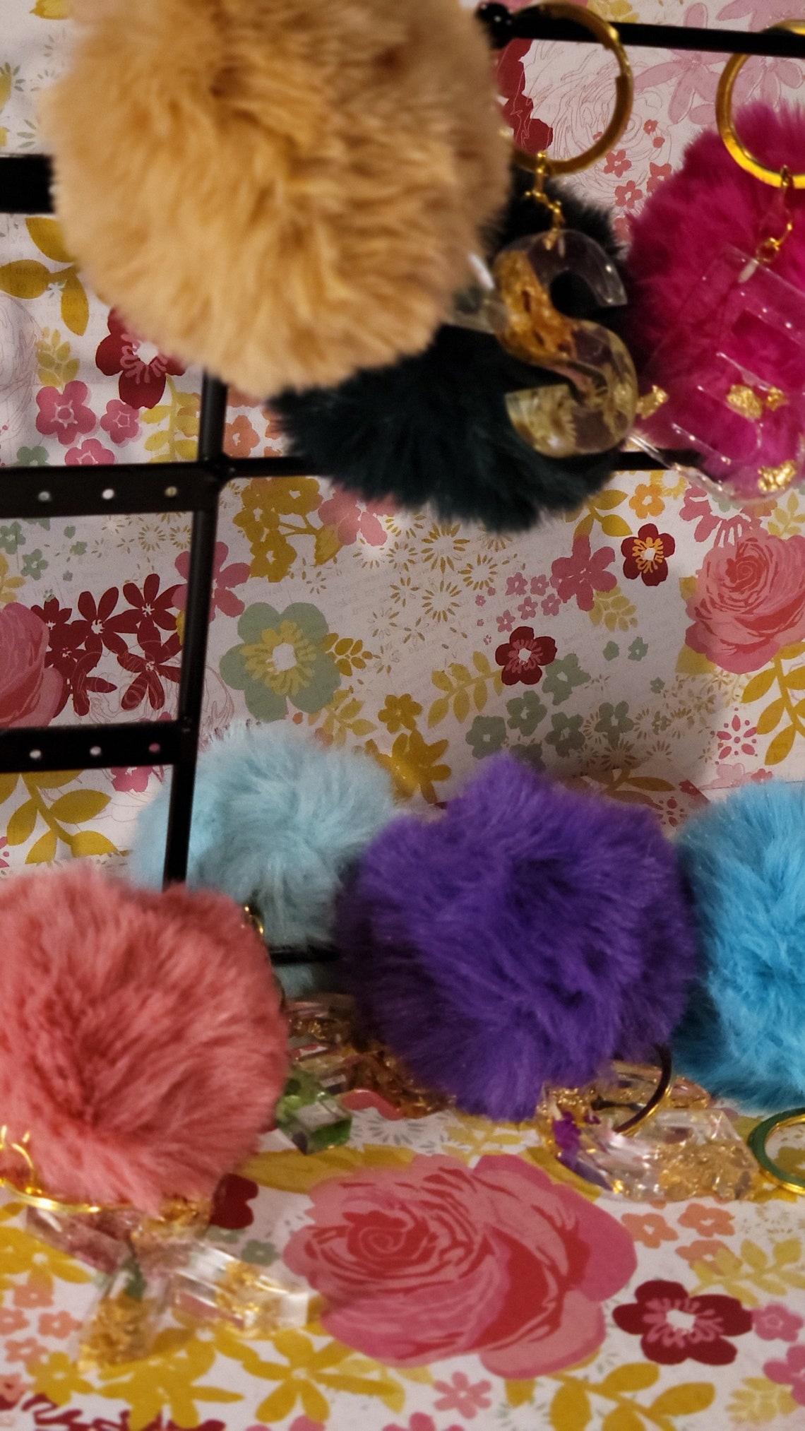 Resin Alphabet Pom Pom Key Chain, Pom Pom Resin Key Chain, Dried Flower ...