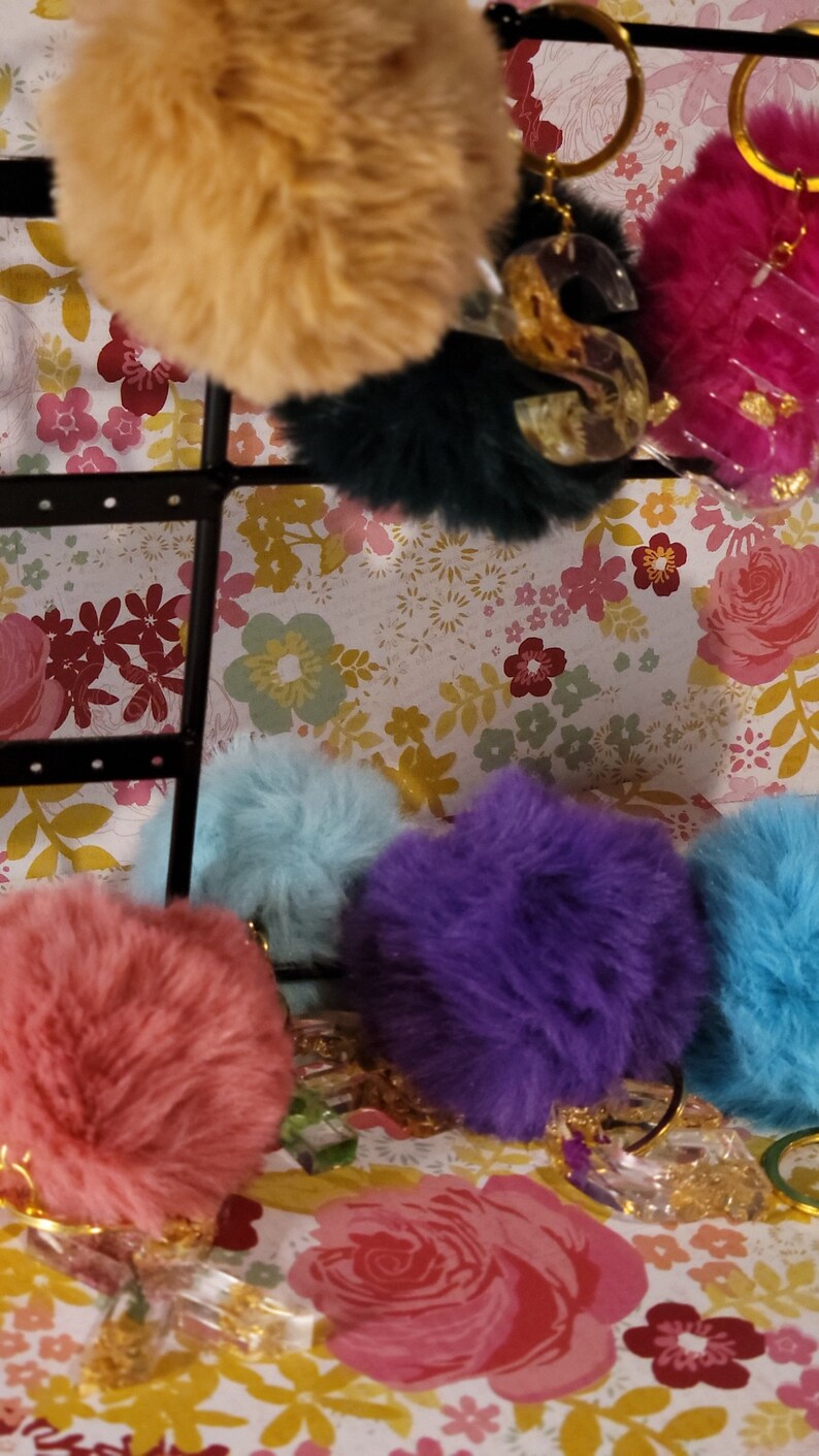 Resin Alphabet Pom Pom Key Chain, Pom Pom Resin Key Chain, Dried Flower ...