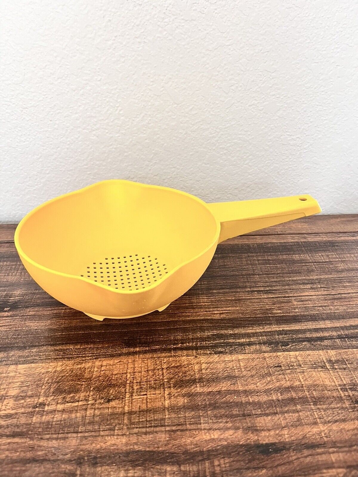 Vintage Tupperware 1 Quart Double Spout Strainer Yellow 1200-9 USA Made ...