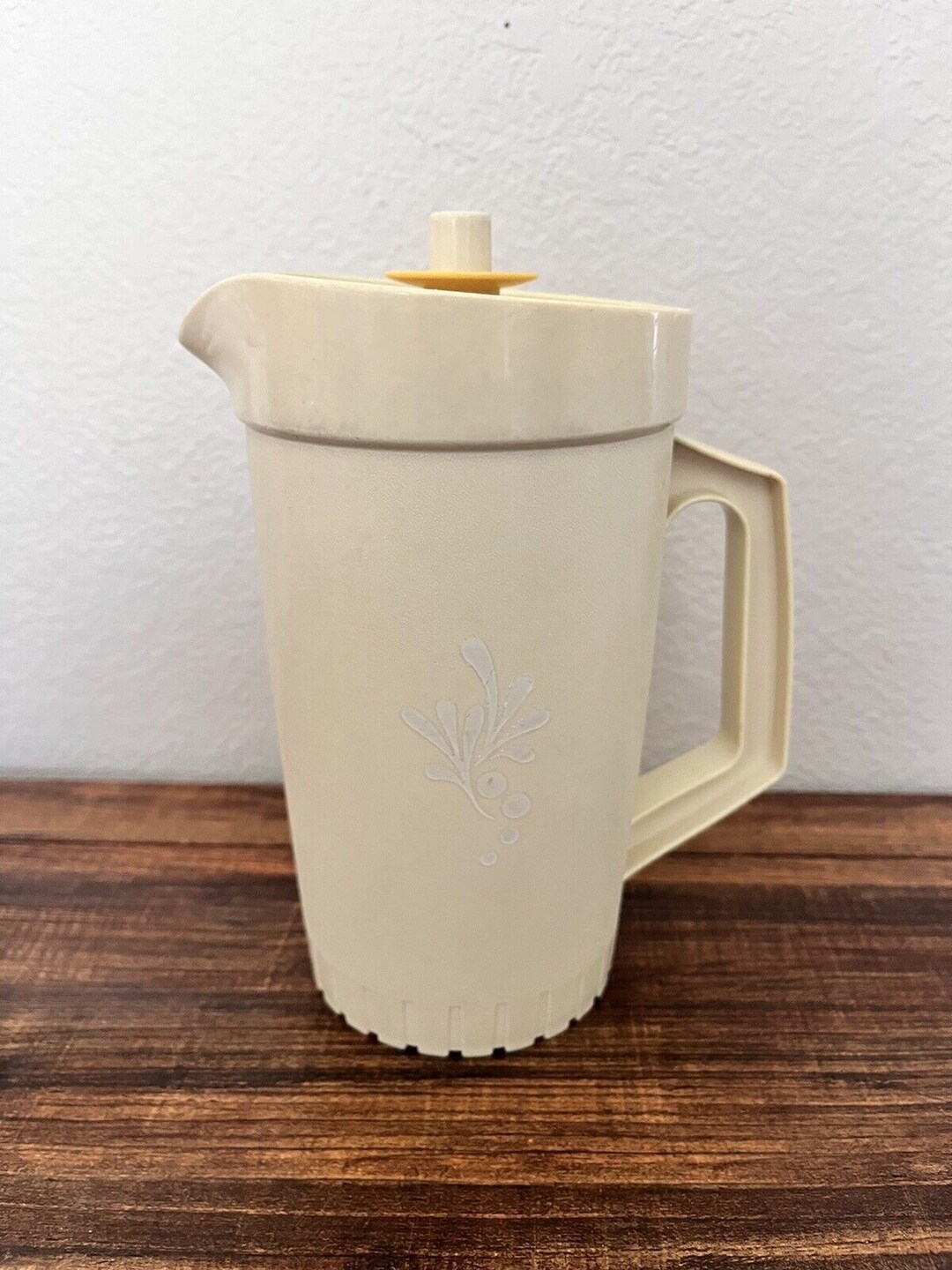 Tupperware 874 1 Quart Pitcher Almond Base With Gold Push Button Lid ...