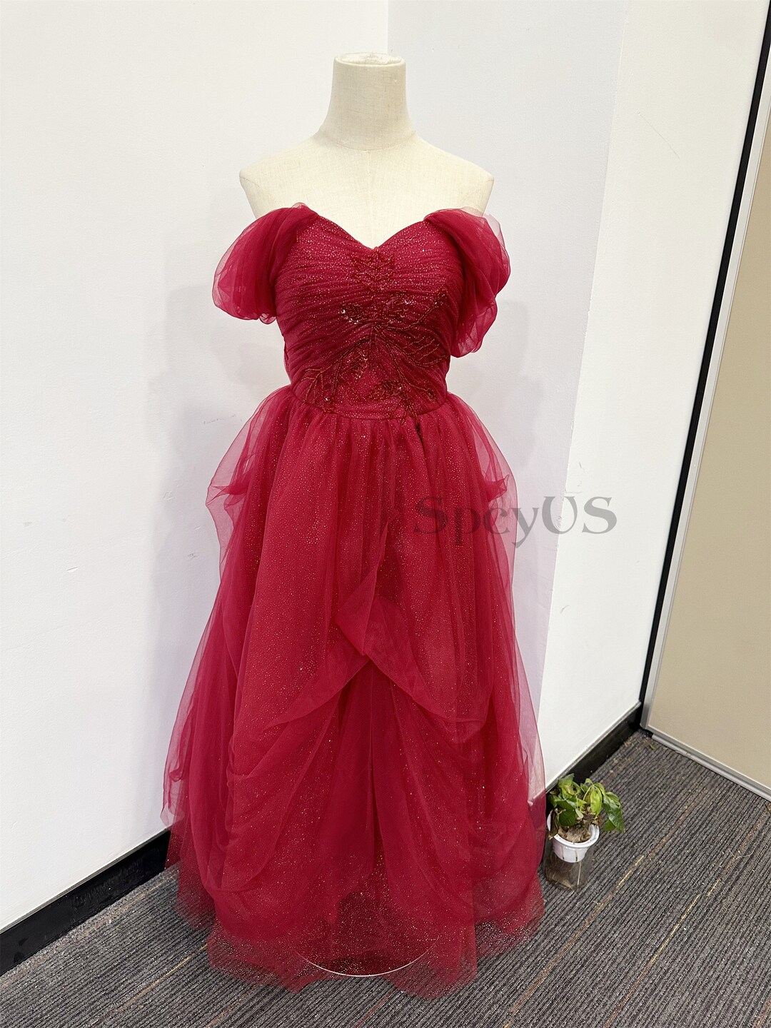Off Shoulder Burgundy Prom Dresses Sparkly Pleated Tulle Prom Gown