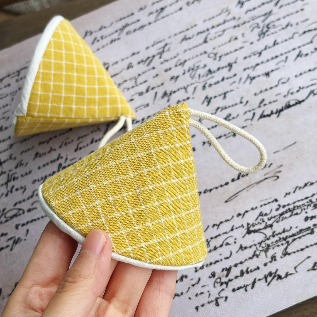 Handmade Tumeric Pot Lid Holder – Insulated Fabric Hot Lid Grabber ...