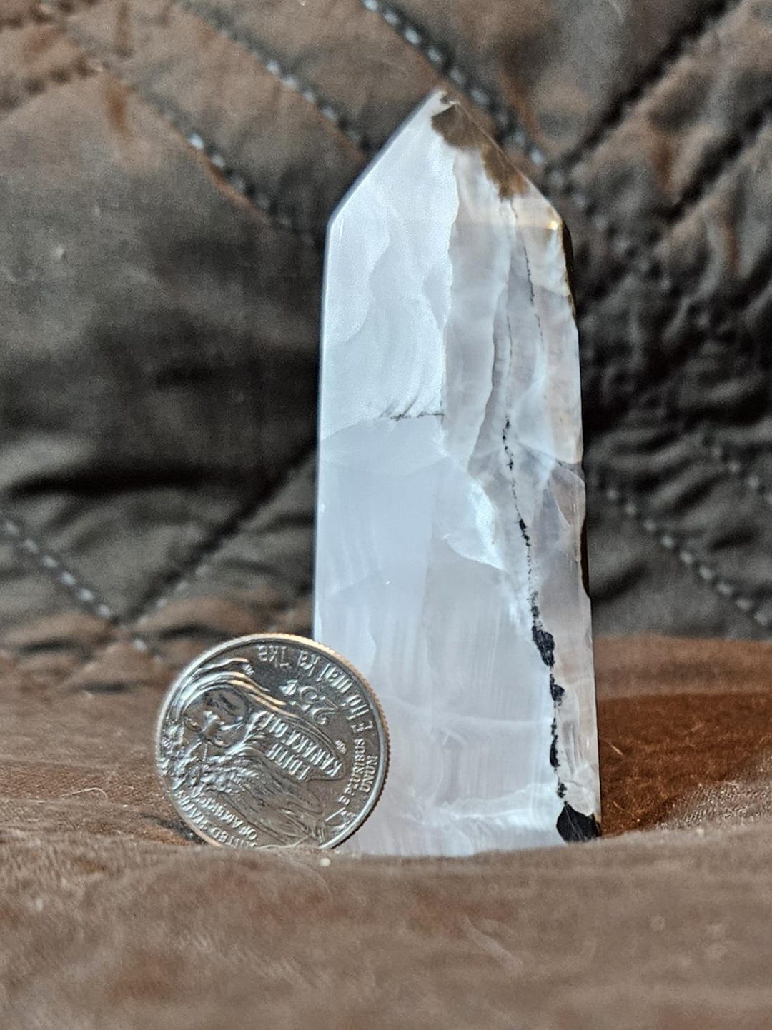 Mangano Calcite Tower UV Reactive - Etsy