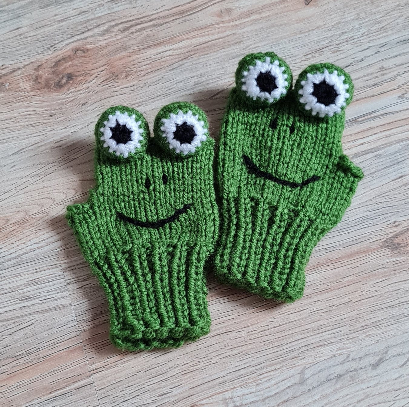 Frog Gloves, Fingerless Gloves, Frog Fingerless Gloves - Etsy