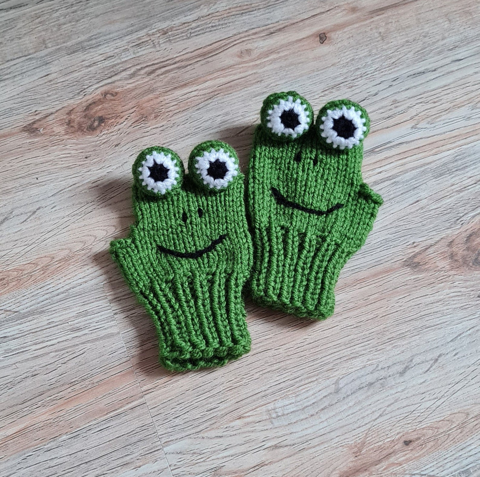 Frog Gloves, Fingerless Gloves, Frog Fingerless Gloves - Etsy