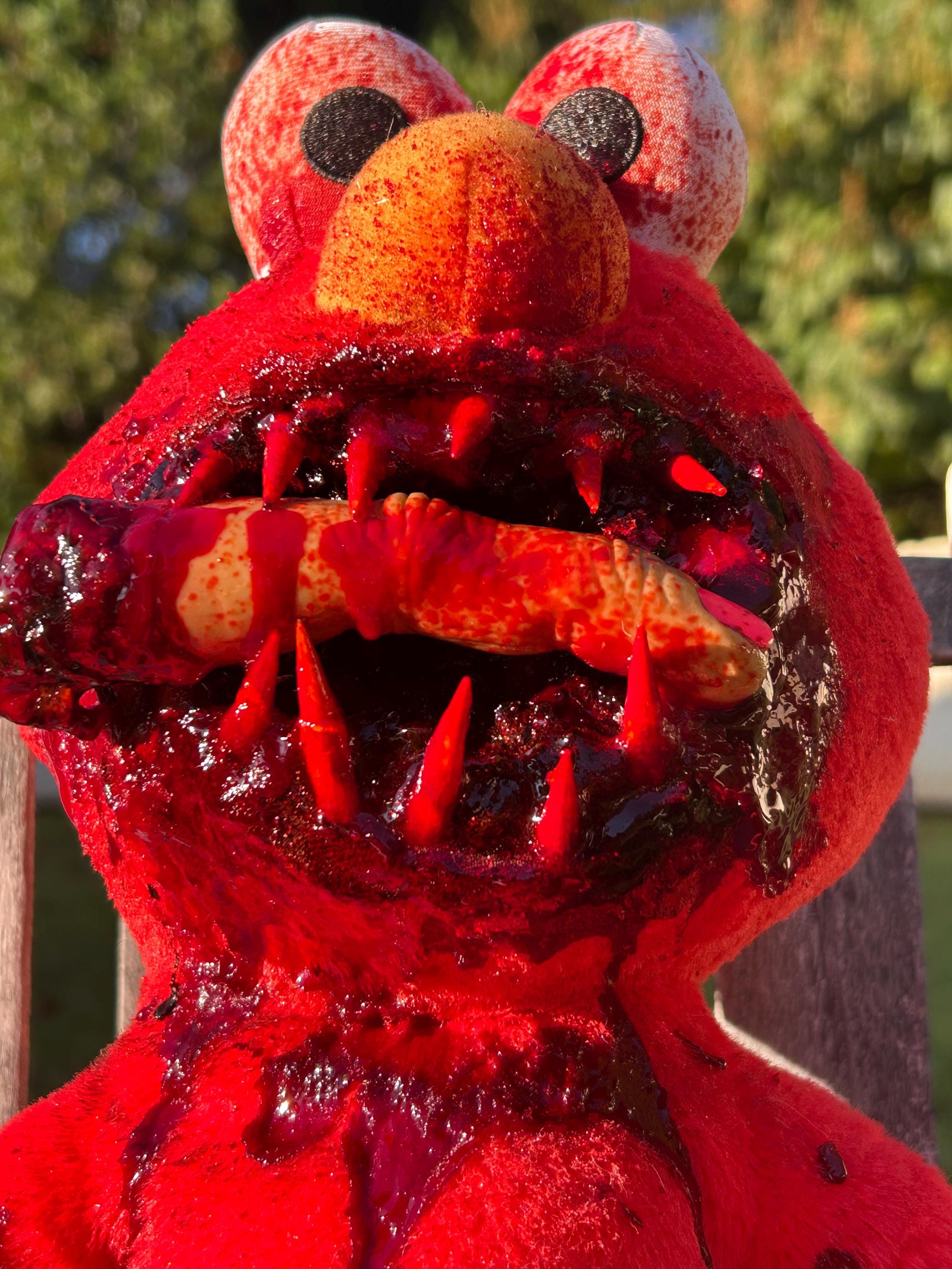 Creepy Elmo Plush Eating Finger: Horror Macabre Stuffed Animal ...