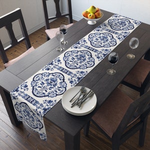 Beautiful Delft Blue Floral Design Table Runner Vintage Table Runner ...