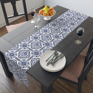 Beautiful Delft Blue Floral Design Table Runner Vintage Table Runner ...