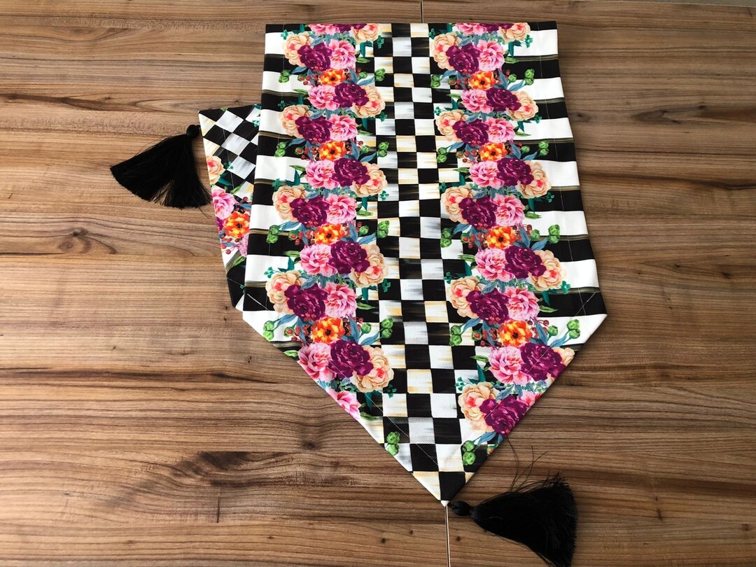 Checkerboard Patterned Rose Detailed Runner - Etsy
