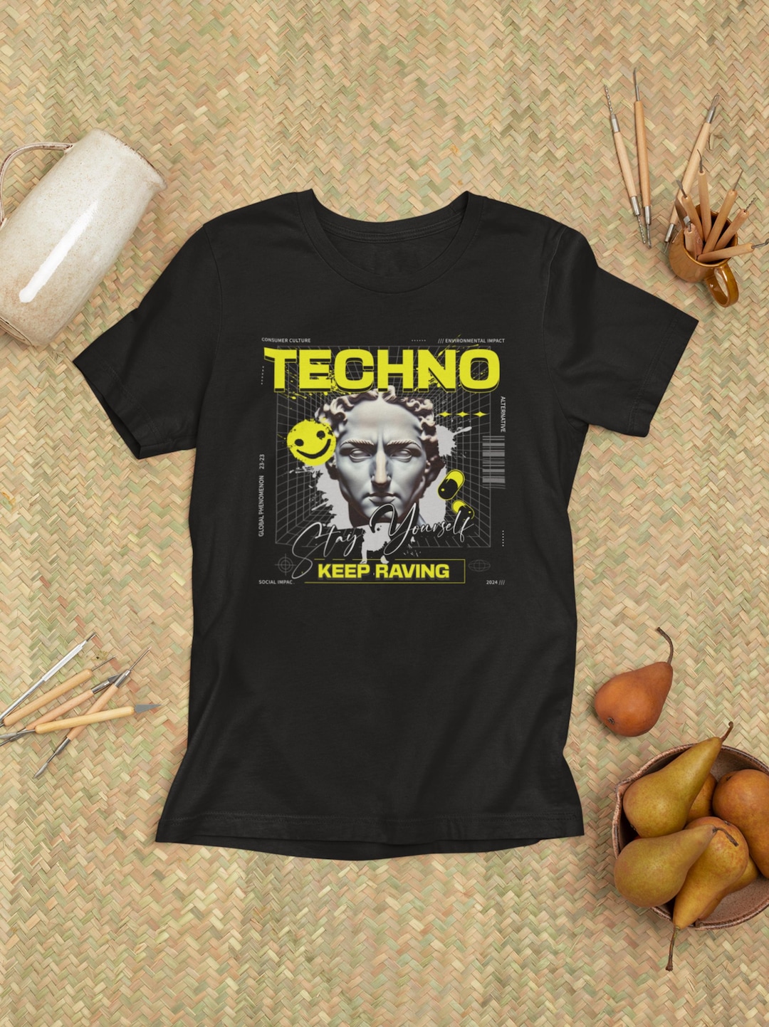 Techno T-shirt keep Raving Futuristic Design, Festival Clothing, Gift ...