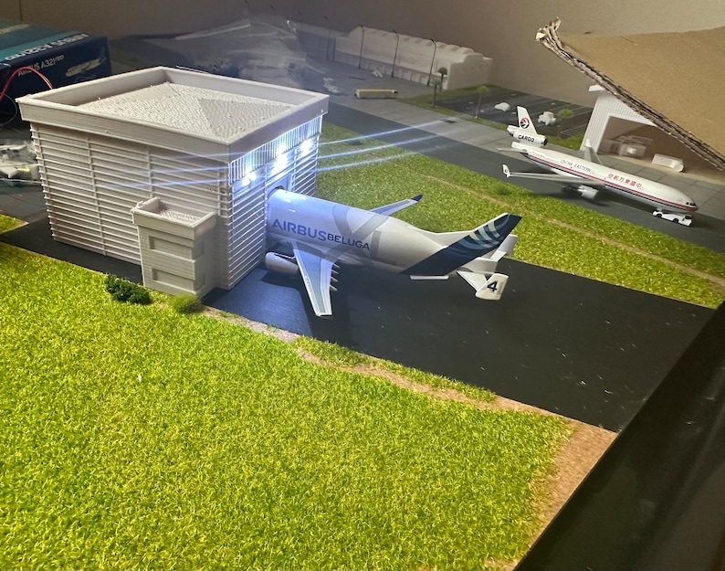 1:200 Beluga Hangar Wales With Leds - Etsy