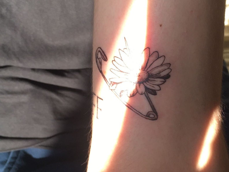 Minimal Tattoo Ideas, Daisy Flower, Tattoo Design - Etsy