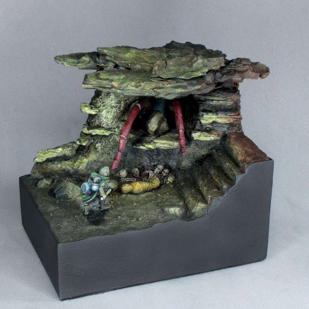 Middle Earth Diorama. Painted Figures of the Hobbits Sam and Frodo and ...