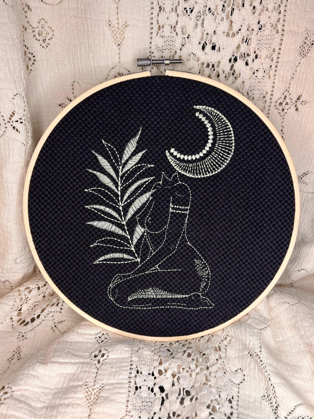 Fern and the Moon: 9" Embroidered Hoop Art, Wall Decor - Etsy
