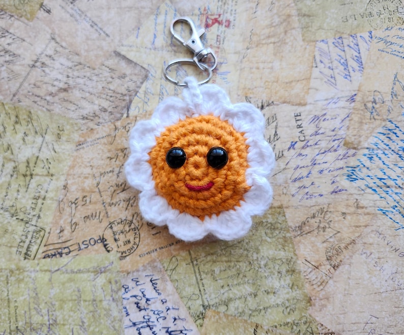 Amigurumi Crochet Chamomile Keychain, Cute Amigurumi Keychain, Handmade ...