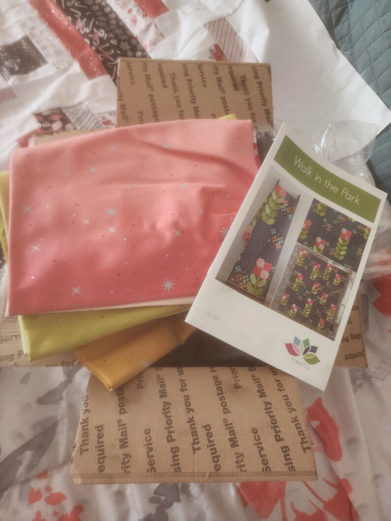 Walk in the Park Modern Flower Quilt Kit - Etsy