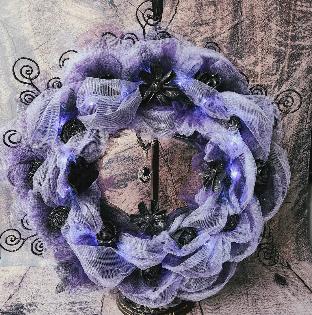 Bat and Skull Swirly Wreath, Goth Home Decor, Halloween Home Decor ...