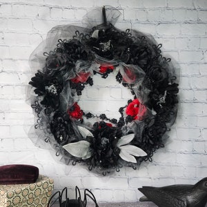 Gothic Noir Wreath, Goth Decor, Wall-hanging, Door-hanging, Everyday ...