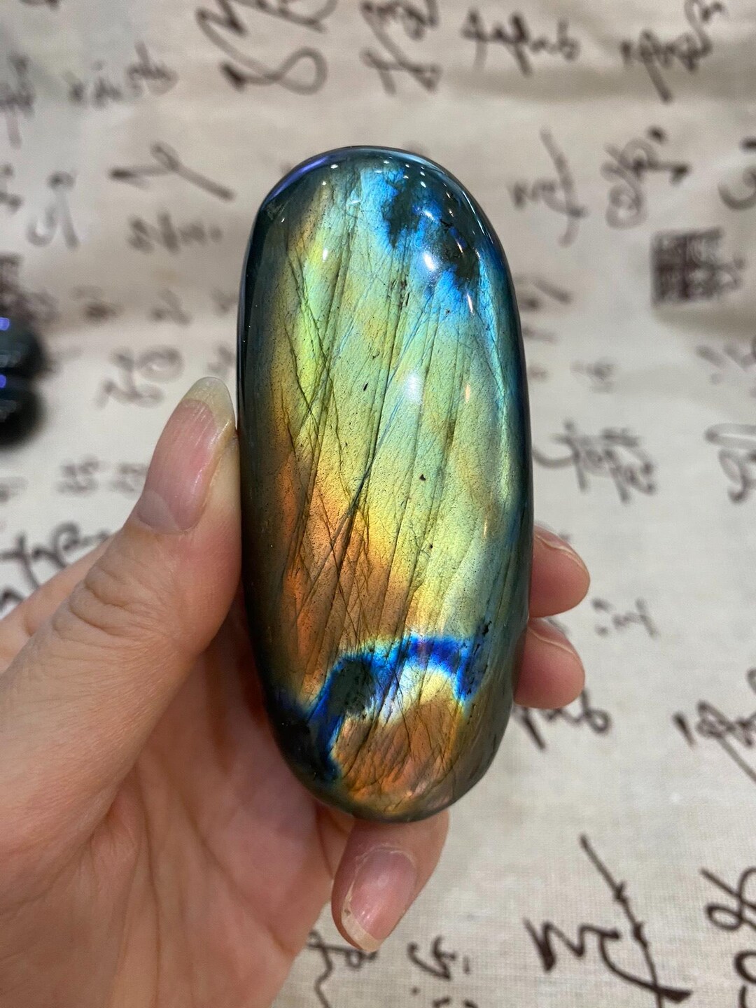 Polished Labradorite Palm Stone, High Quality Labradorite Oval Palm ...