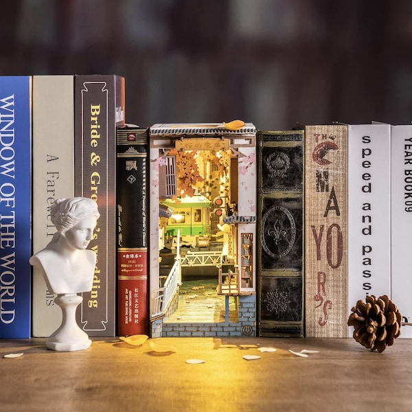 Japanese Book Nook - Etsy