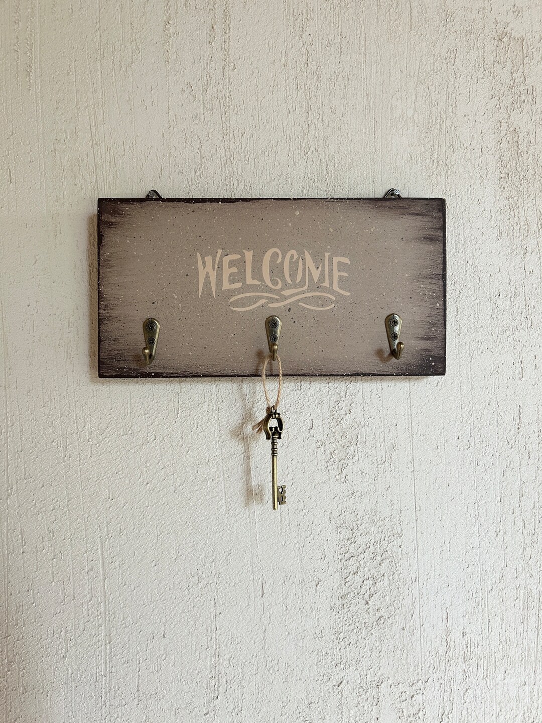 Wooden Key Holder With a welcome Sign. Handmade Rustic Wall Key Holder ...