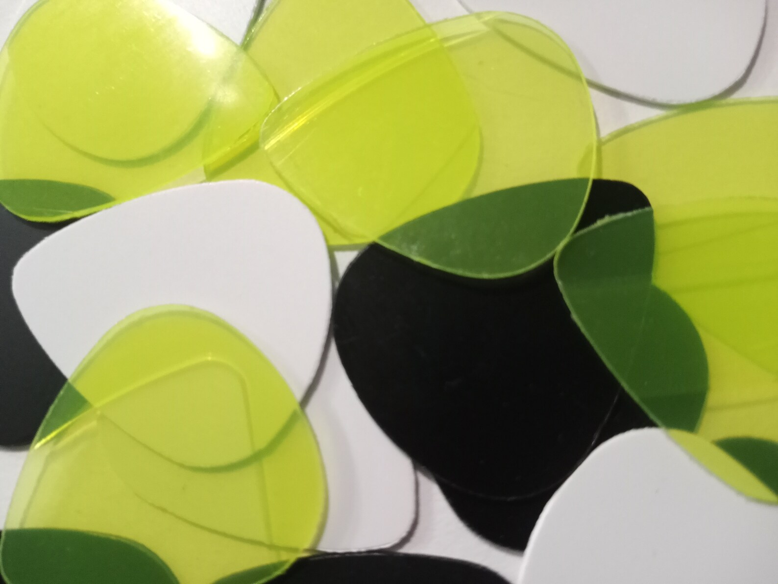 18ct Earth Picks: Guitar Picks Made From Recycled Plastic 18 Count ...