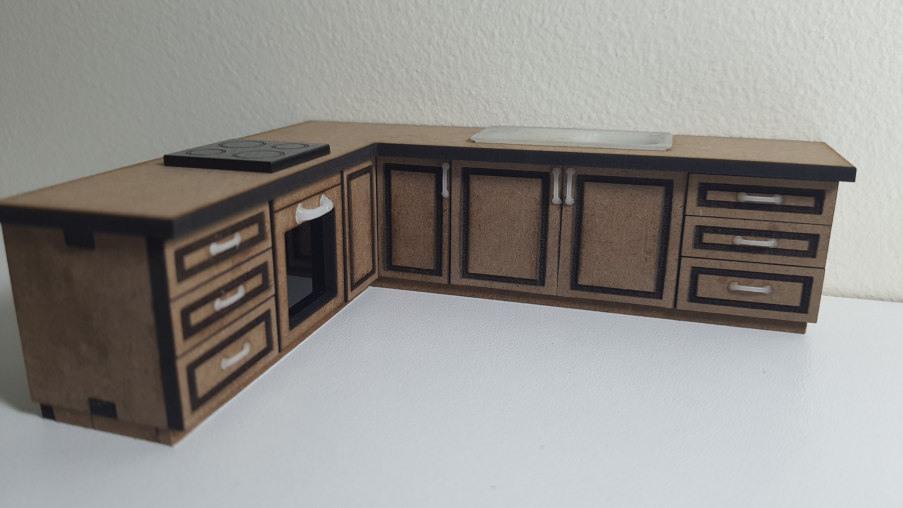 Miniature Kitchen 1:24th Scale Miniature Dolls House Kitchen. This is a ...