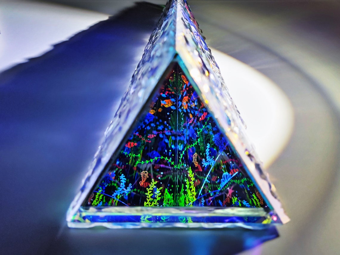 Triangular Pyramid 3D Kaleidoscope With Colorful Prism - Oceanic ...