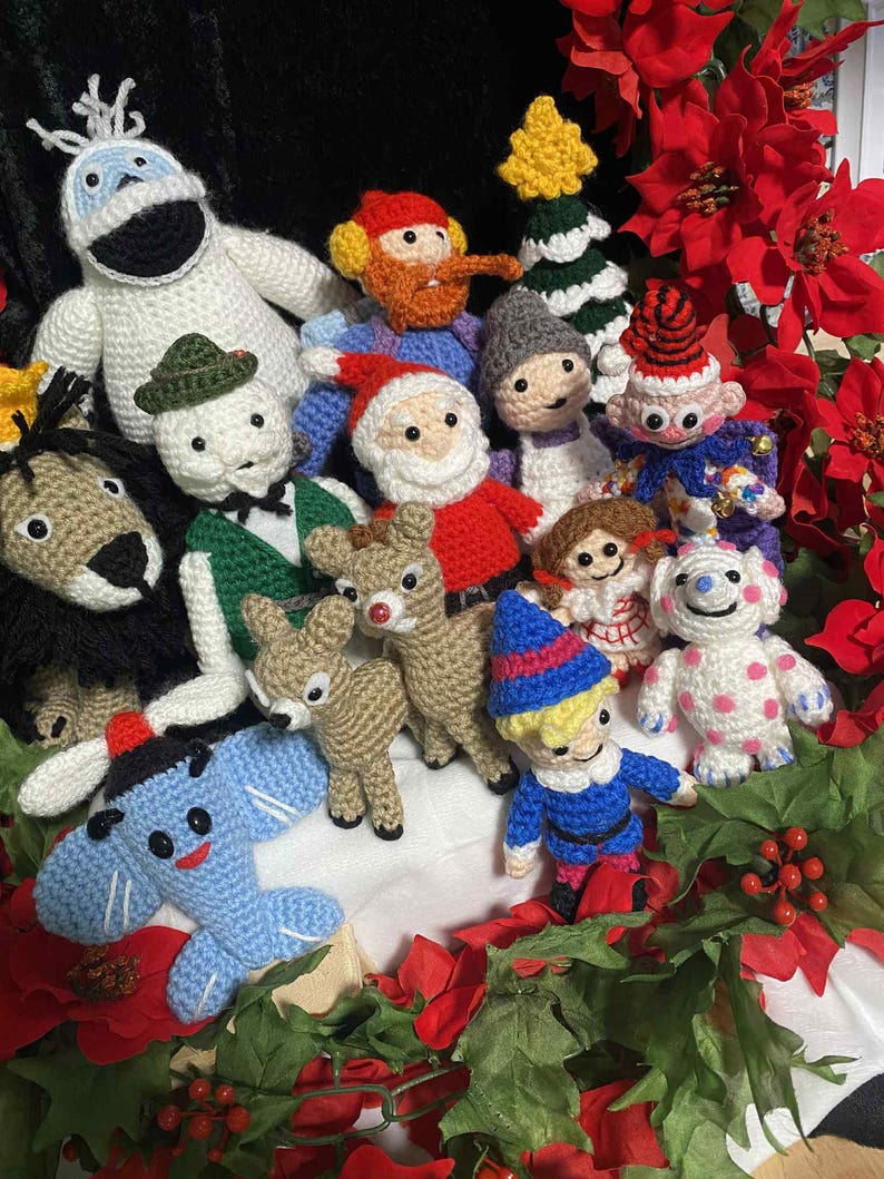 13 Characters Set PLUS a Free Crochet Tree From Popular Christmas Tv ...