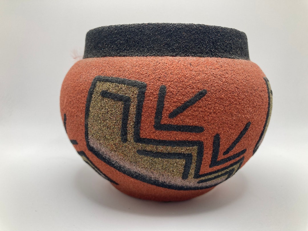 Vtg Navajo Indian Sand Art Vase Southwestern Hand Signed WM Q-29 Bottom ...
