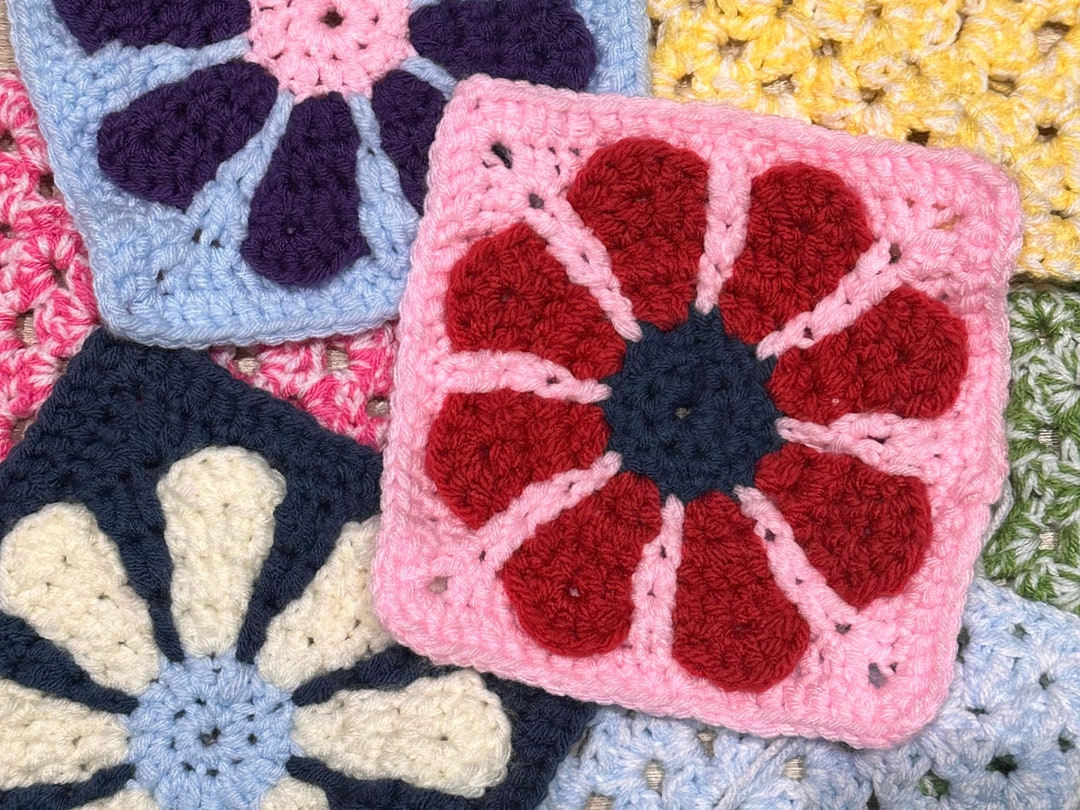 Chunky Retro 3D Daisy Square Crochet Pattern | Floral Granny Square ...