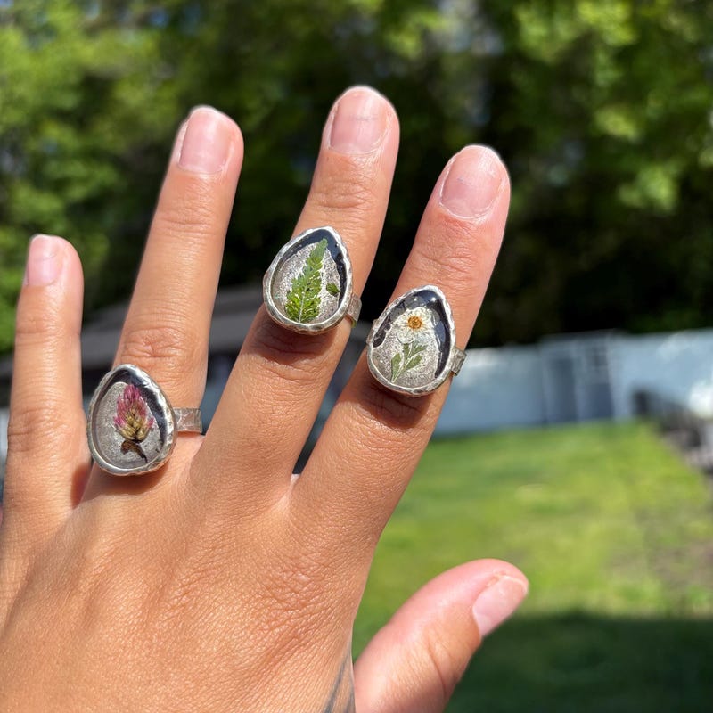 Wildflower Signet Ring - Etsy
