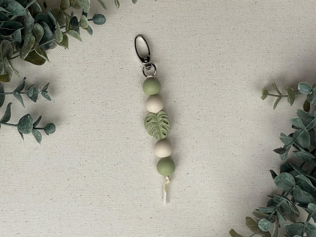 Monstera Leaf Keychain | Tropical Keychain | Silicone Bead Keychain ...