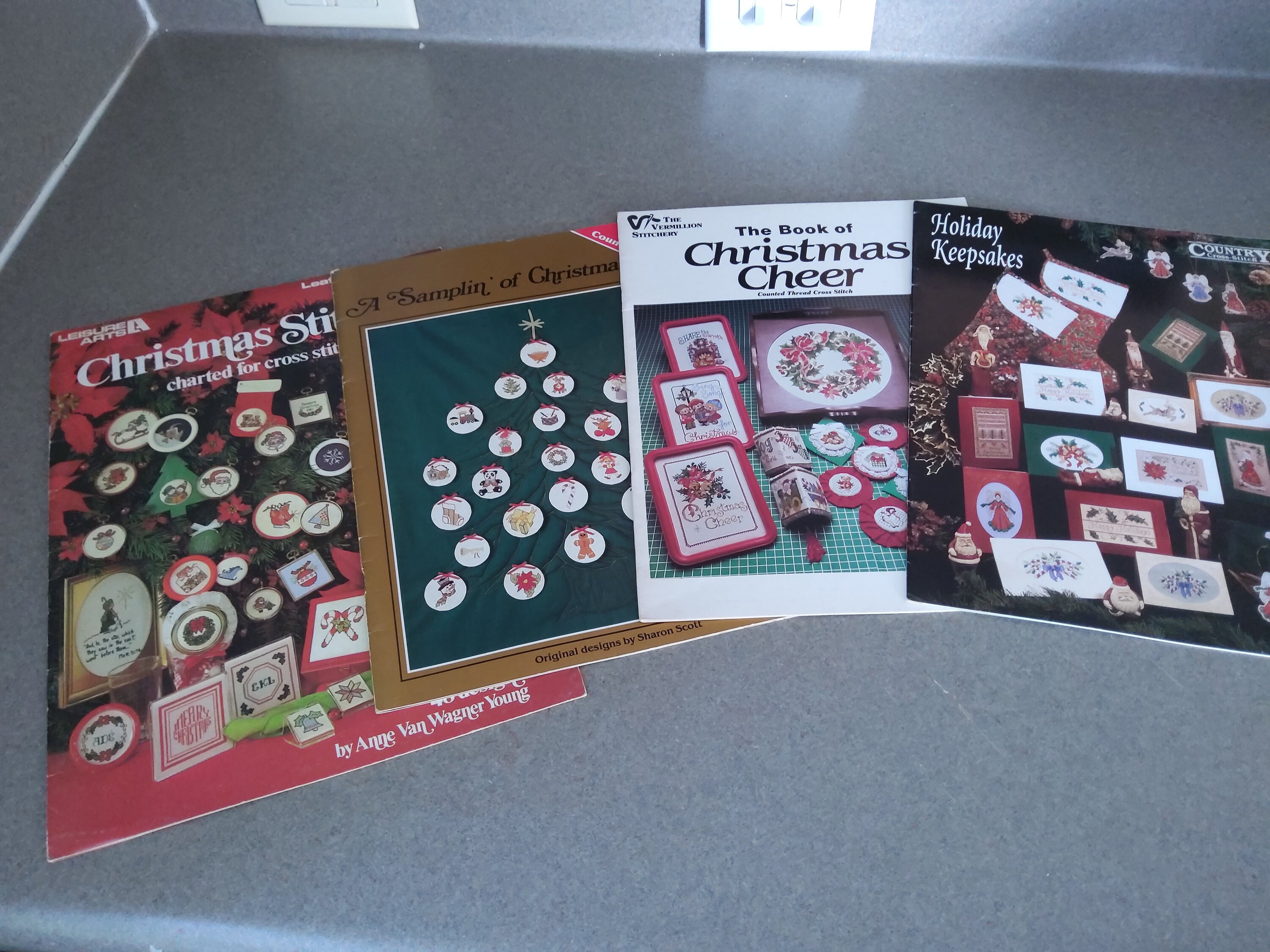 4 Christmas Themed Charts - Etsy