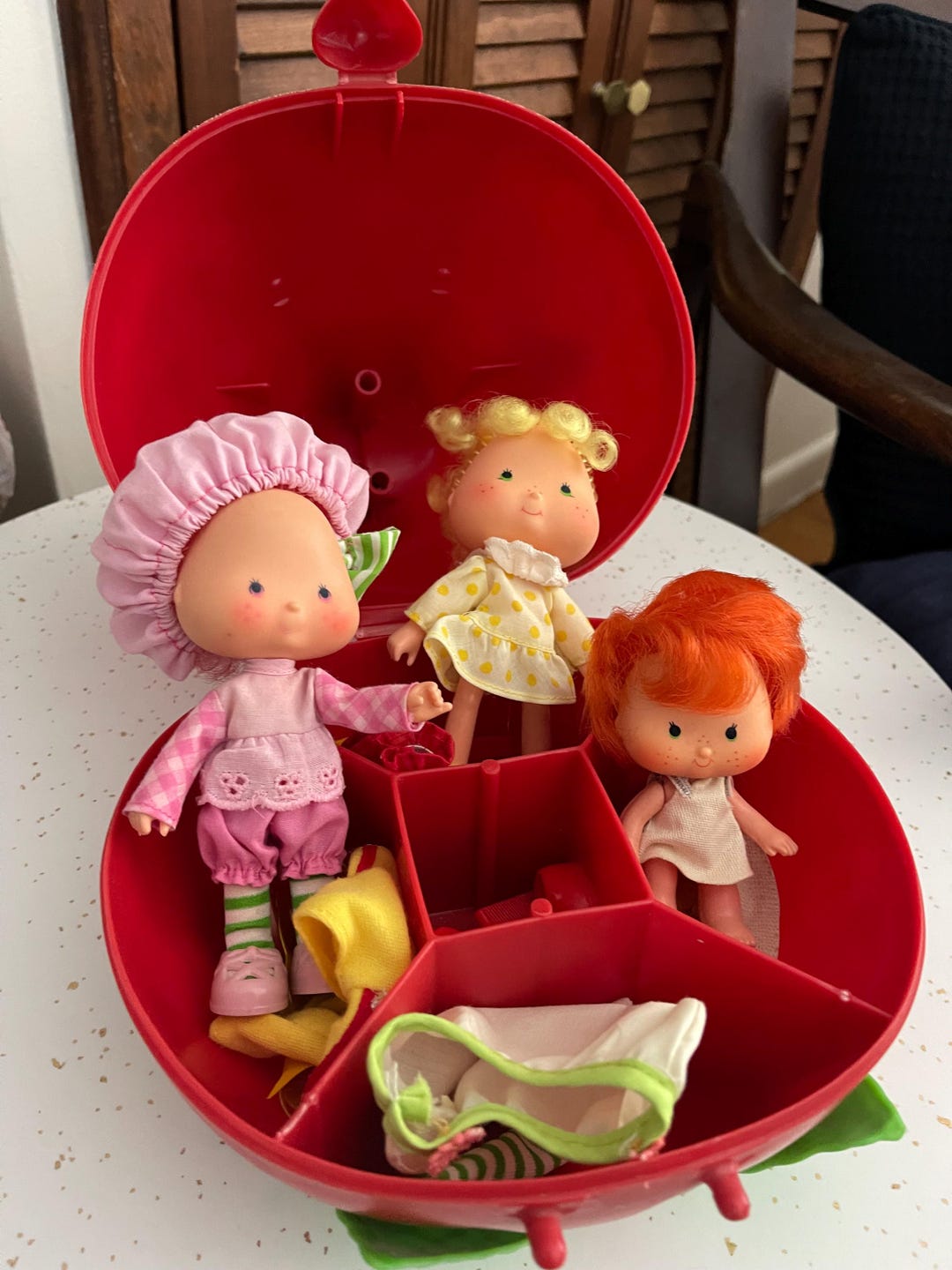 Plastic Strawberry Shortcake - Strawberry-shaped Carrying Case With 3 ...
