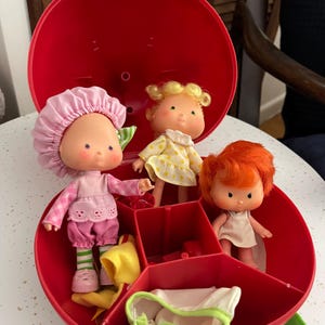 Plastic Strawberry Shortcake - Strawberry-shaped Carrying Case With 3 ...