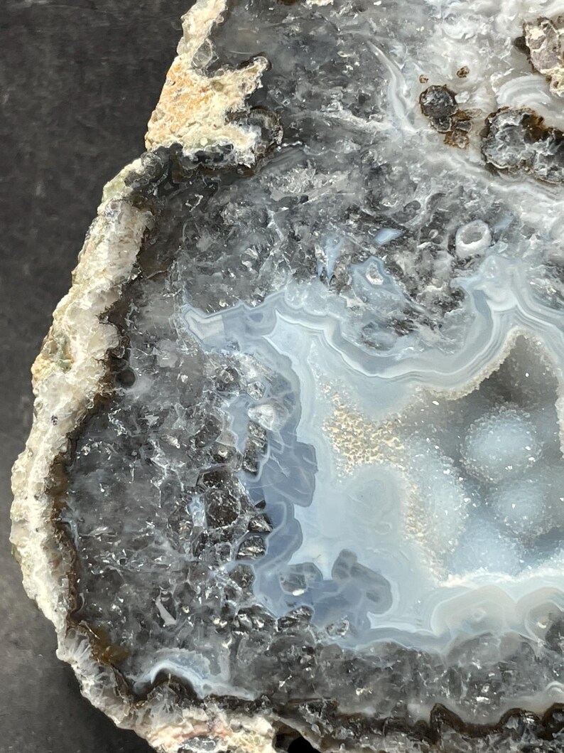 Trancas Geode: Face Polished Fluorescent Specimen With Crystal Center ...
