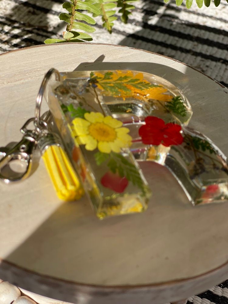 Letter R Keychain, Resin Key Chain, Initial Key Chain, Flower Key Chain ...