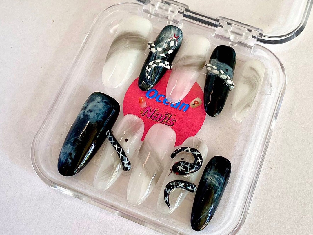 Handmade Fake Nail Set Almond Nail Black White Snakes Press on Nail ...