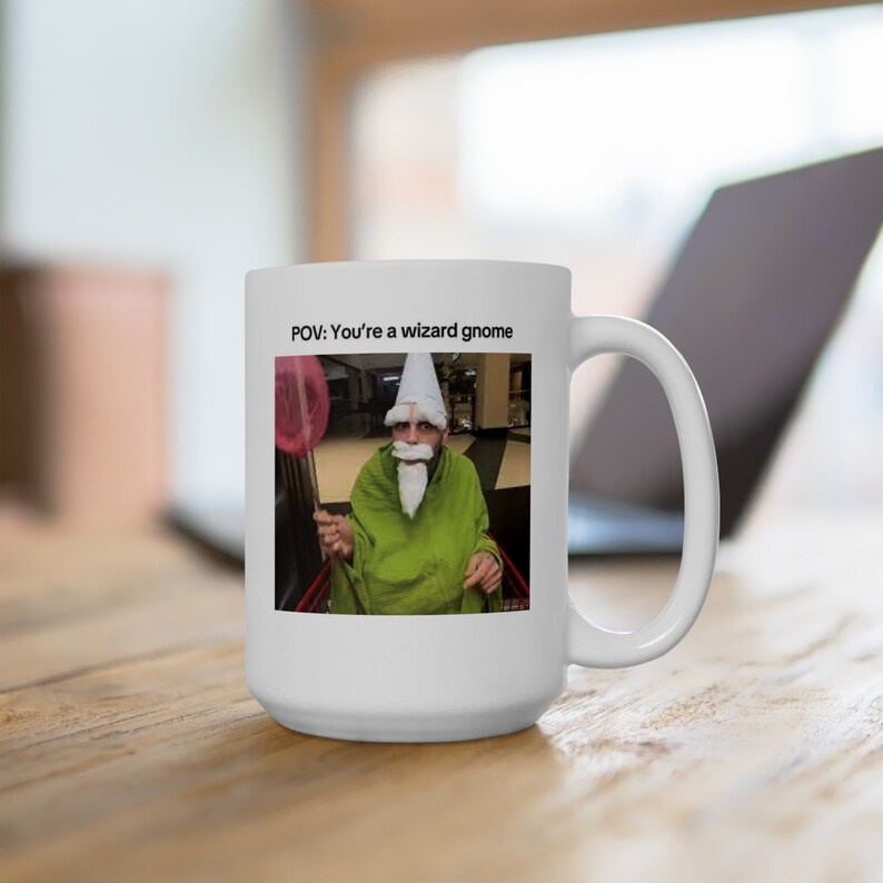 Crawly the Wizard Gnome Guy, Taza de meme, Tiktok, Gnomo divertido con ...