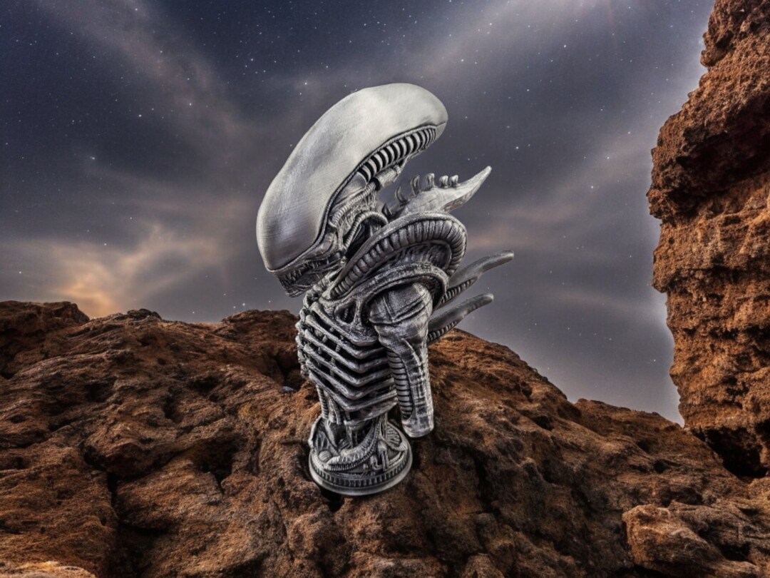Xenomorph Alien 8 Inch Hand Painted Silver Statue - Etsy