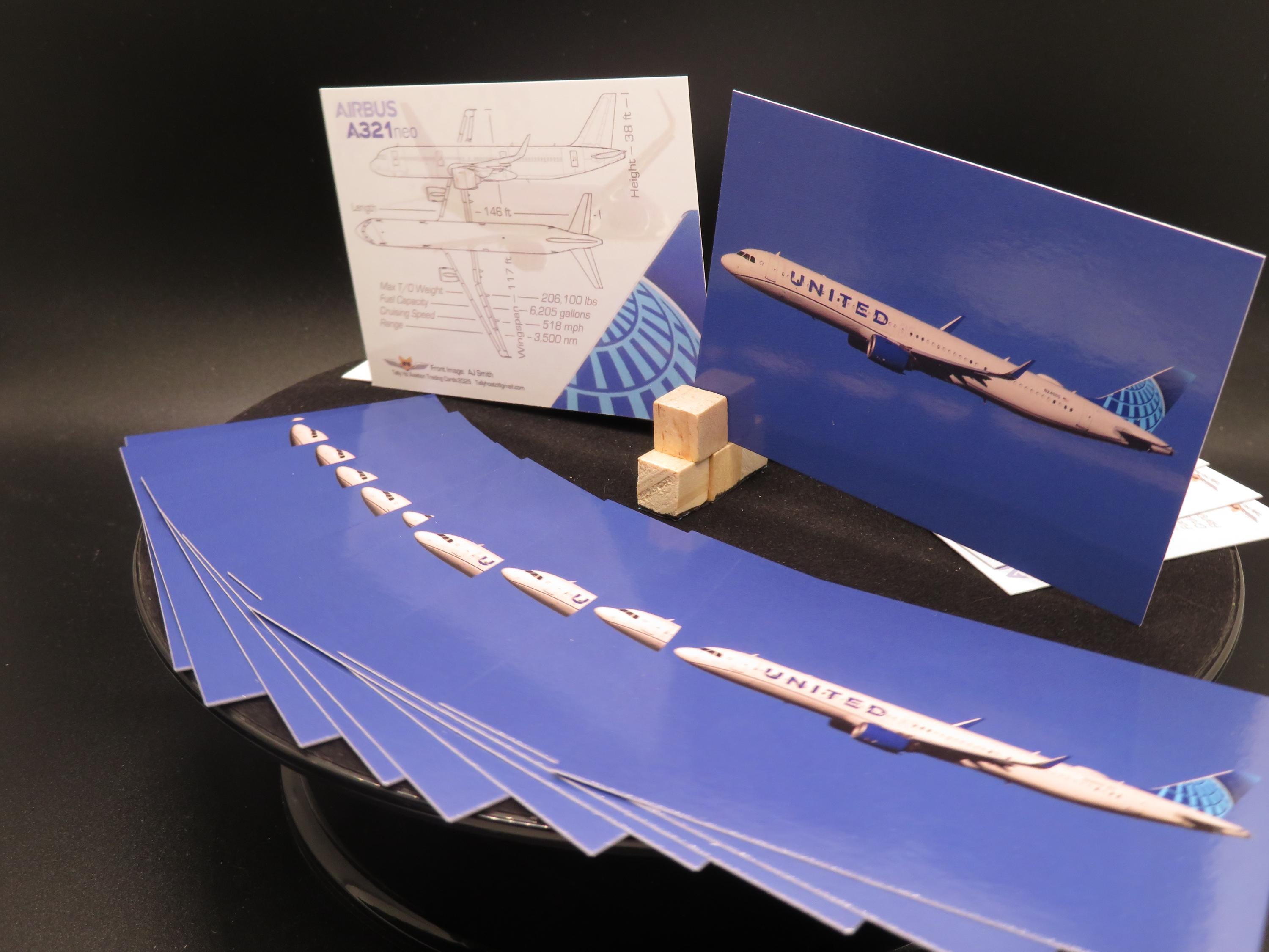 United Airlines Airbus A321 Set of 25 Aviation Trading Cards - 2.5"x 3. ...
