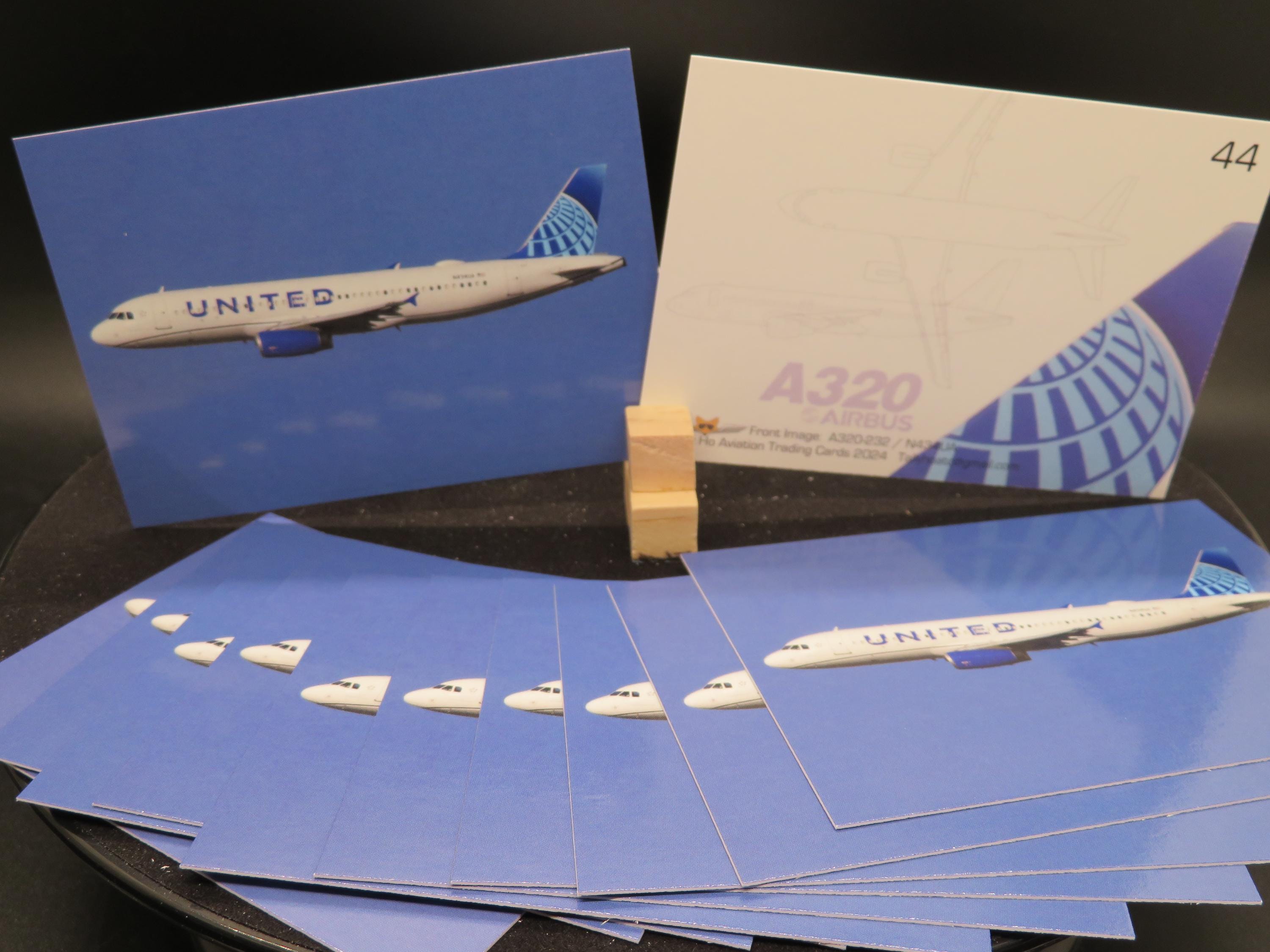 United Airlines Airbus A320 Set of 25 Aviation Trading Cards - 2.5"x 3. ...