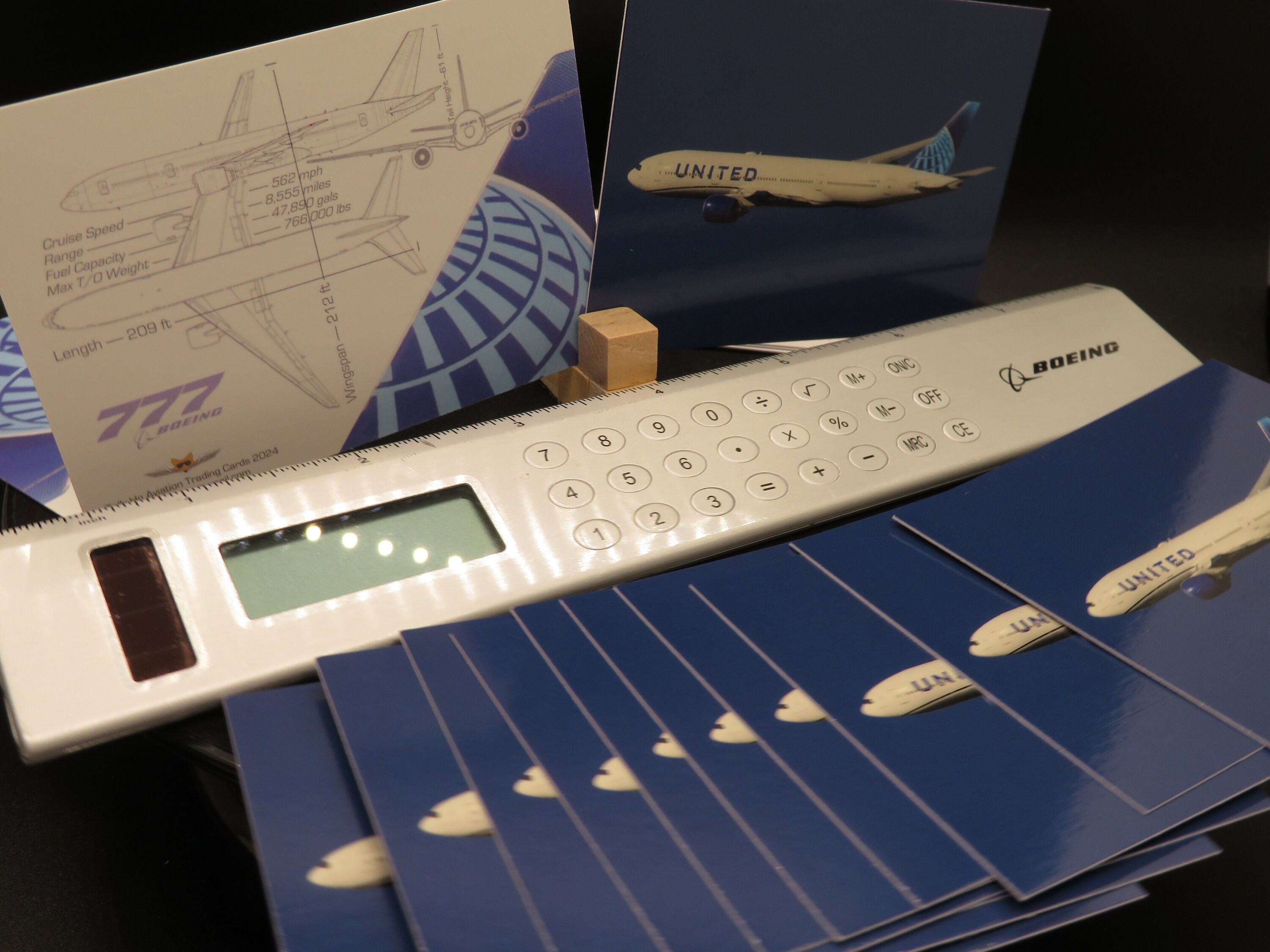 United Airlines Boeing 777-200 Set of 25 Airplane Trading Cards - 2.5"x ...