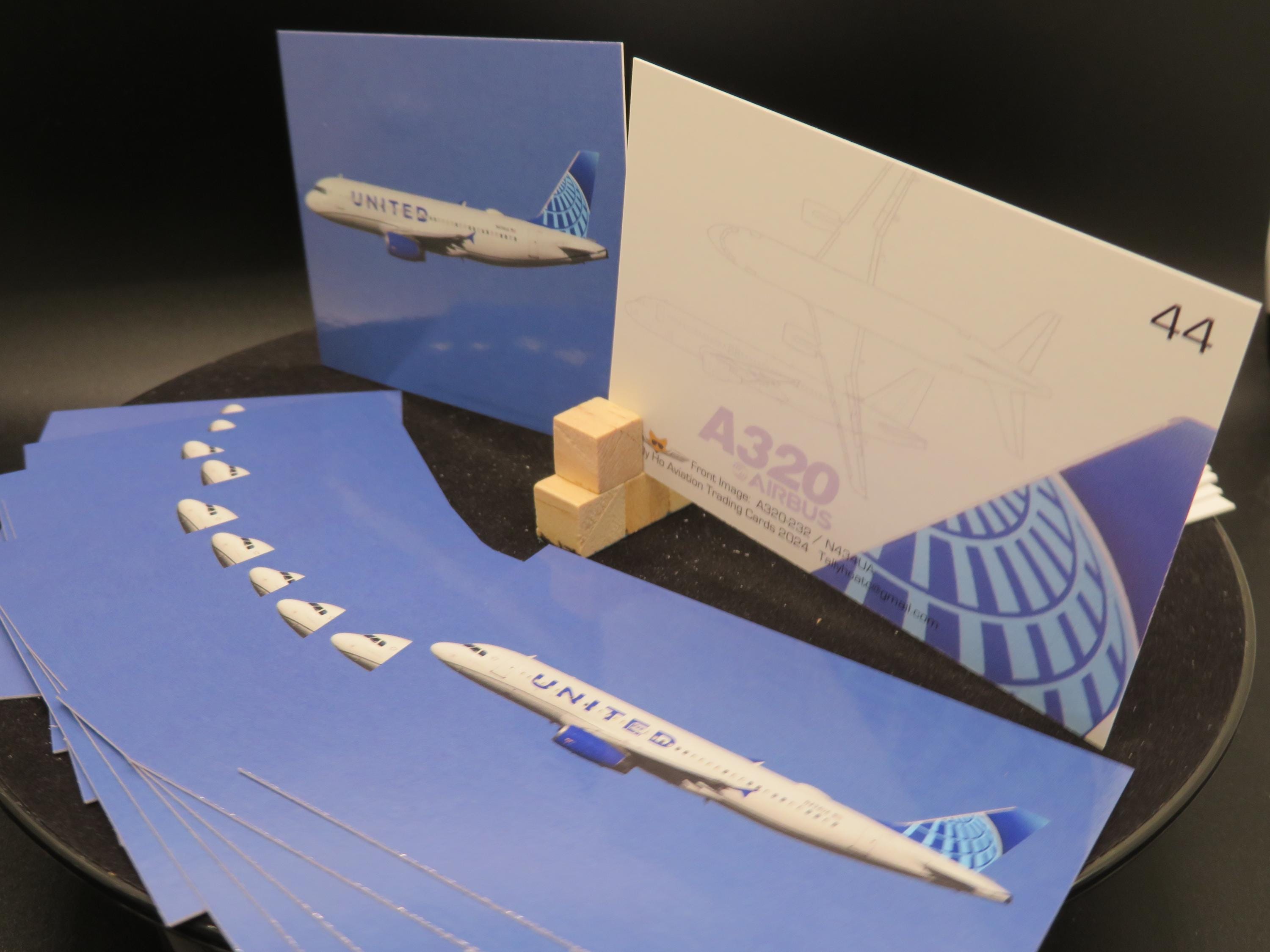 United Airlines Airbus A320 Set of 25 Aviation Trading Cards - 2.5"x 3. ...